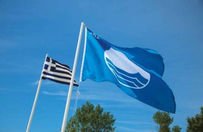 Γιατί αφαιρέθηκε γαλάζια σημαία από παραλία της Κεφαλονιά-Ποια είναι η ...